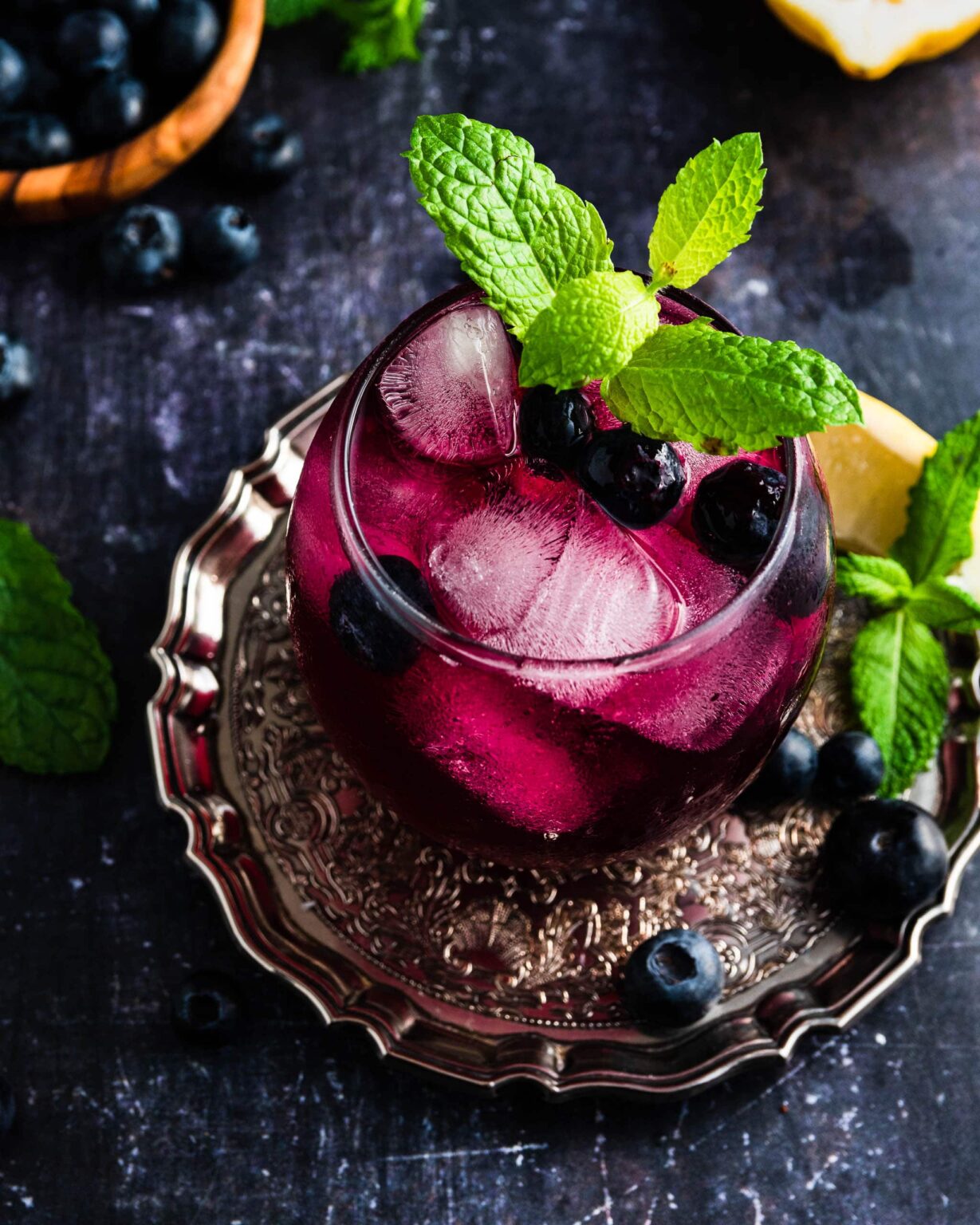 Blueberry Whiskey Smash Cocktail - Bakes by Chichi