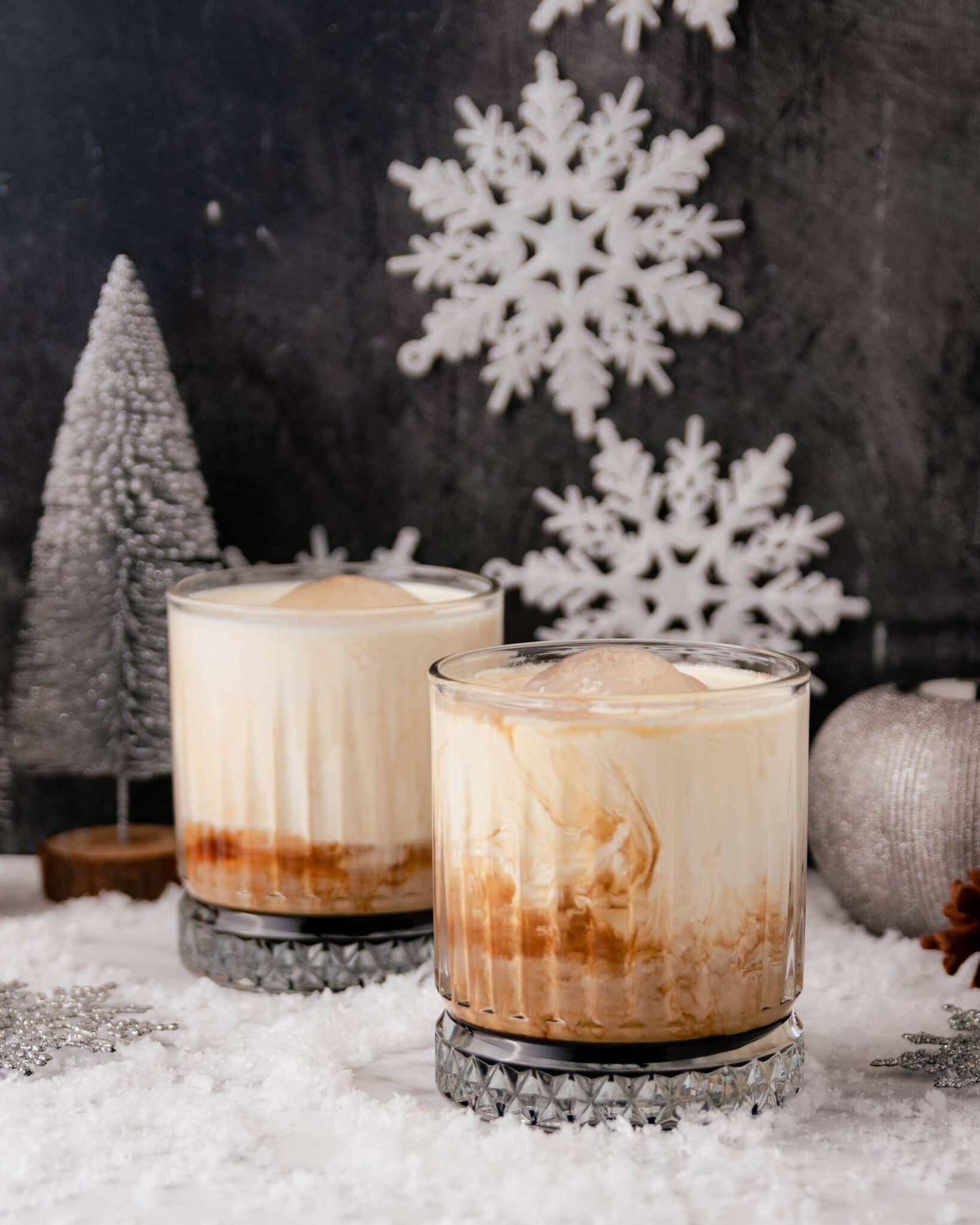 Baileys White Russian Cocktail - Bakes by Chichi
